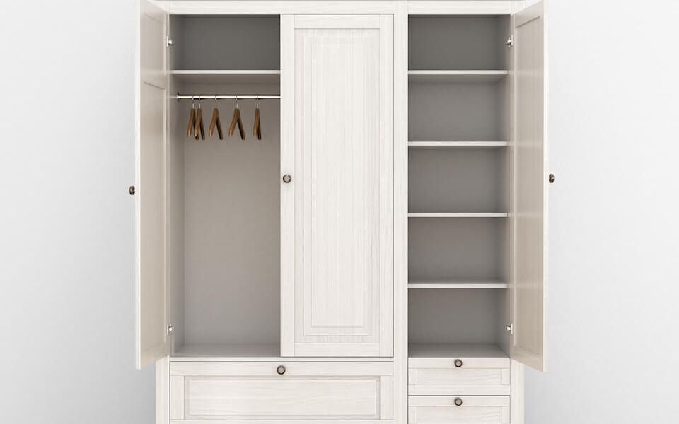 Why Should You Choose Sliding Wardrobe Doors Over Hinged Doors?